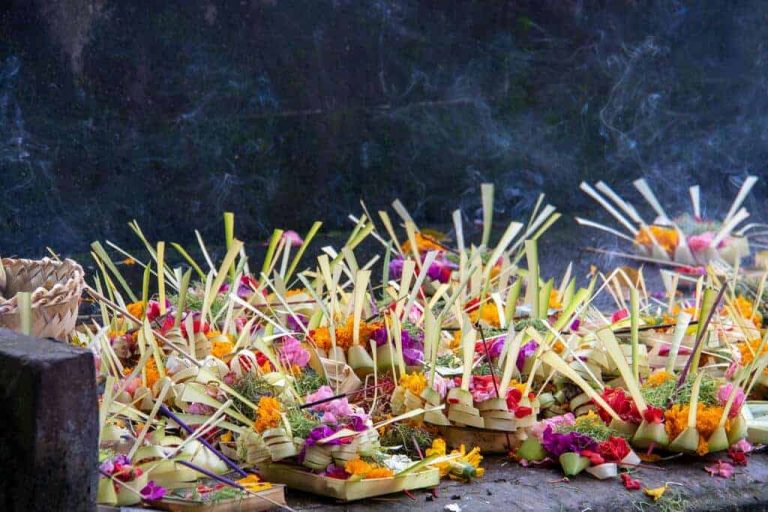Balinese Canang Sari: Meaning & Ritual Offering in Ubud - Ubud Villas ...